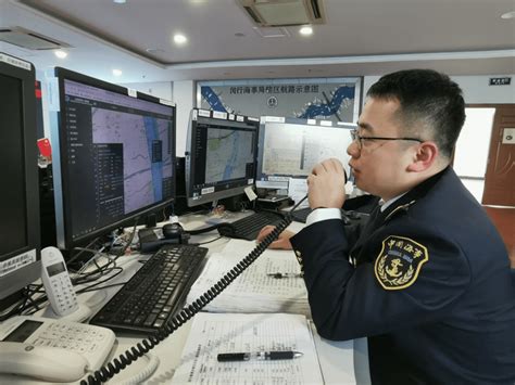 复工复产，交通先行！闵行海事全力维护黄浦江上游水域正常通航秩序船舶航标施工