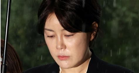 20일만에 드디어 침묵 깬 文딸 다혜씨 음주운전 사고 언급없이 ‘책 소개