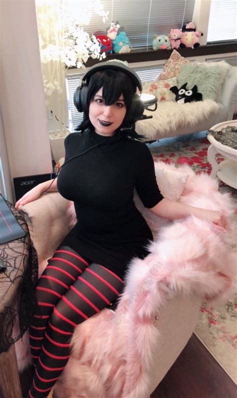 Mavis Dracula Cosplay Scrolller