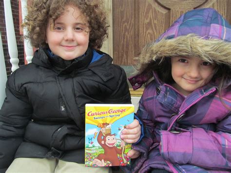 Curious George Swings Into Spring Dvd Disponible El 12 De Marzo Del 2013 Mama Xxi