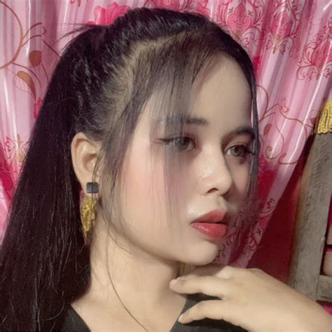 បុរស់ ឯការ