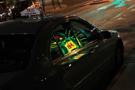 무료 이미지 집 밖의 거리 밤 바퀴 운전 시티 파리 택시 프랑스 유럽 색깔 스포츠카 초차 크리에이티브 커먼즈 Cc0 Publicdomain