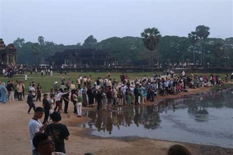 ភ្ញៀវទេសចរជាតិនិងអន្តរជាតិយ៉ាងច្រើនកុះករ