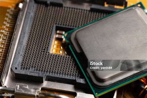 Prosesor Mikroprosesor Cpu Komputer Atau Laptop Terletak Pada Permukaan