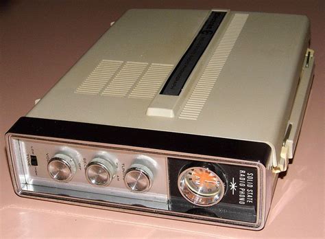 Retro Electra Radio Phonograph