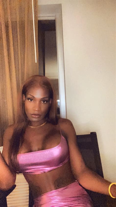 Lexxi N Warwick Oodleleux