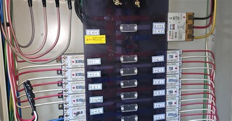 화성시 능동 누수로 인해 전기점검 요청하셨어요 바닥콘센트에 물이 들어가서 여러곧이 전기가 안되고 있어 경기도 수원시 영통구 영통동 조명기구전기용품