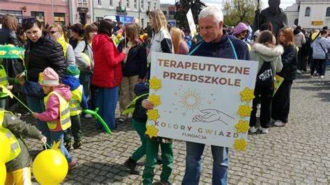 Żółty Marsz Nadziei przeszedł przez centrum Częstochowy Radio Jura FM Częstochowa Radio