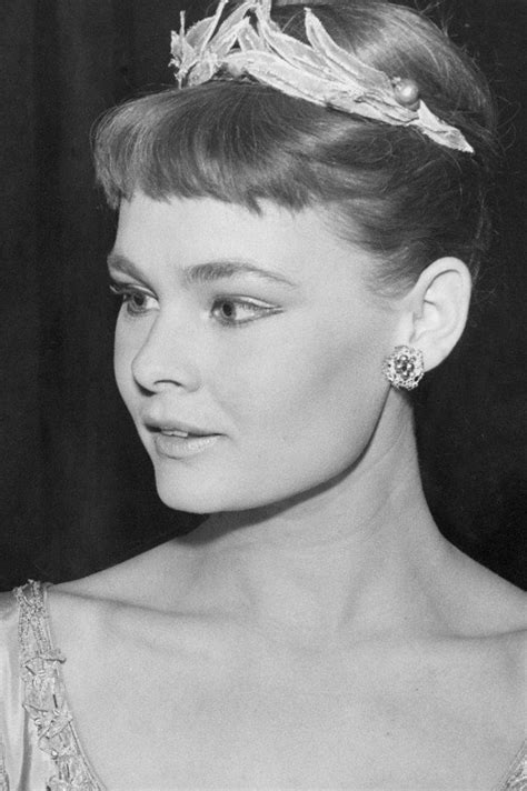 18 Celebrities Who Were Really Hot When They Were Younger Celebrities Judi Dench Actresses