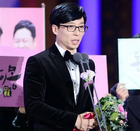 劉在錫♥羅京恩近照曝光！mbc前播音員出身、一臉幸福出席舊同事聚餐！