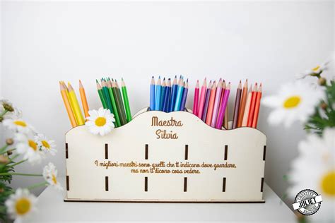 Portapenne Maestra In Legno Con Dedica Idea Regalo Maestre Nel 2023