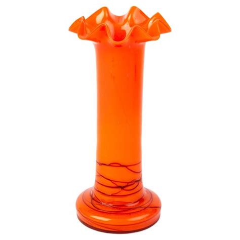 Vase Art Déco En Verre Opalin Par Michael Powolny Pour Loetz En Vente