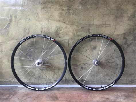 픽시마이스터 2017 신형 미케 피스타드 휠셋 입고 신형 데칼이 참 예쁘군요 👀👍🏼 미케의