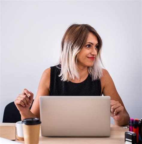 Page 13 Sexy Professional Woman With Computer Images Free Download On Freepik