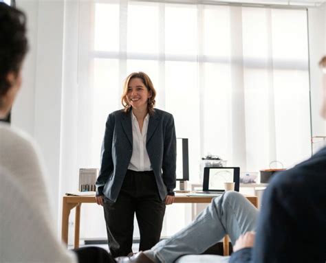 Le métier d éditeur études missions salaires Exxea Formation