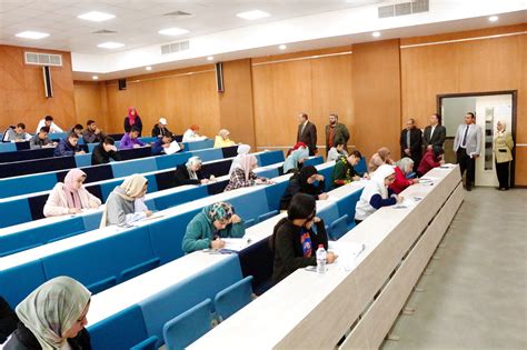 رئيس جامعة المنصورة يتفقد أعمال الإمتحانات بجامعة المنصورة الأهلية