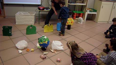 ESCUELA ESPAÑOLA DE ESCALDES ACTIVITAT SOBRE EL RECICLATGE A INFANTIL