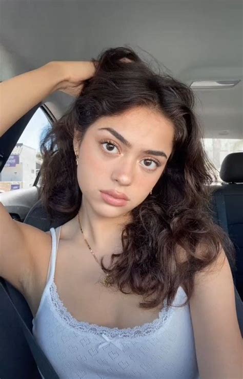 Nailea Devora Naaien