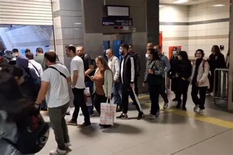 Üsküdar Çekmeköy metrosunda arıza İstanbullu isyan etti TRHaber