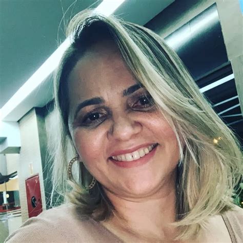 Lourdes Sousa Cilurde • Threads Say More