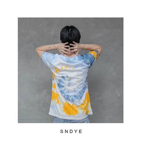Sndye เสื้อมัดย้อม 💙💛💙💛 S N D Y E ด้านหลังก็สวยนะ