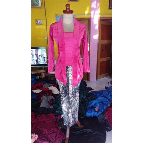 Jual Kebaya Bludru Polos Warna Fanta Magenta Shopee Indonesia