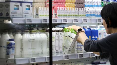 국산 우유 비싸서 수입 ‘멸균우유 구매 급증 영양성분 차이는 당신의 건강가이드 헬스조선 국산 우유 비싸서 수입 ‘멸균우유 구매 급증 영양성분 차이는 당신의 건강가이드 헬스조선