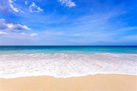 自然の背景や夏の背景のための青い海と青い空の背景画像を持つ熱帯の砂浜 Horizonのストックフォトや画像を多数ご用意 Horizon