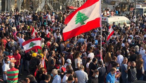 مسيرة من الجميزة نحو ساحة الشهداء والمرفأ الثورة تولد من رحم الأحزان