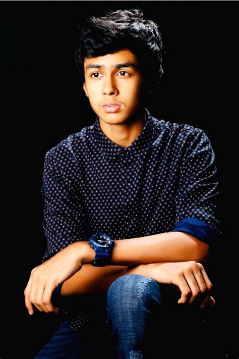 Free Photo Chris Hemsworth In Hollywood Movie Extraction Rudhraksh Jaiswal Is Back On The