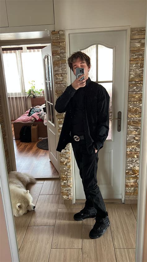 You Cant Go Wrong With Black Rrepsneakers