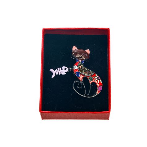 Brosa Cu Pisicuta Stilizata Cu Pestisor Rosu