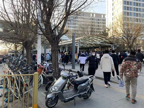 排队超过300米，北京沙河地铁站预约进站名额秒光 搜狐大视野 搜狐新闻