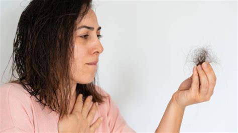 Hair Fall Prevention Tips পিসিওডি এর জন্য মুঠো মুঠো চুল পড়ছে যে