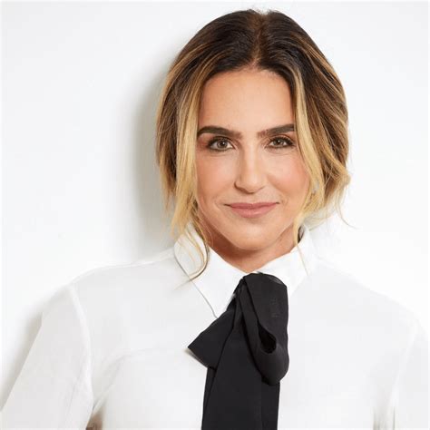 Monique Curi Atriz E Jornalista Promove Em Bh Palestra Voltada Para As Mulheres Com Tema