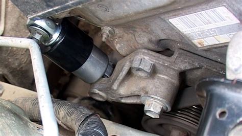 Замена натяжителя приводного ремня Corolla E120 Youtube