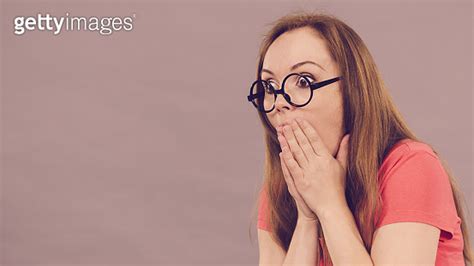 Shocked Woman Wearing Nerd Glasses 이미지 1200170911 게티이미지뱅크