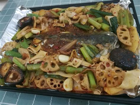 能加配菜的烤鱼叫什么 烤鱼的配料配菜 纸上烤鱼配菜菜单 大山谷图库