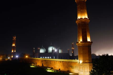 Badshahi Masjid At Night