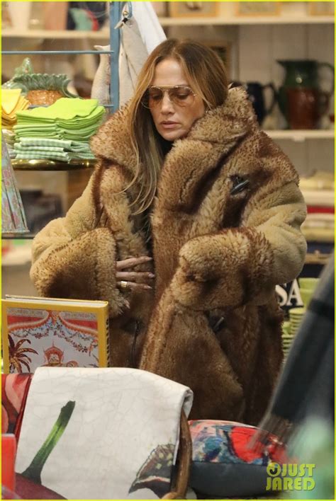 Jennifer Lopez Bundles Up In Fur Coat While Out Shopping In L A Photo