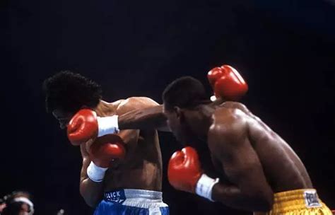 EVANDER HOLYFIELD LANDS A Punch V Ricky Parkey Old Boxing Photo 9 00