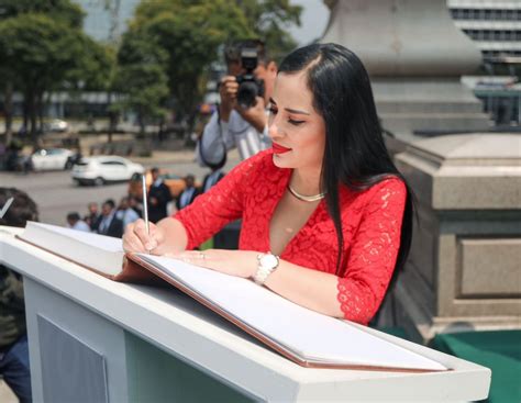 LA ALCALDESA DE CUAUHTÉMOC SANDRA CUEVAS ANUNCIA DESDE EL ÁNGEL DE LA INDEPENDENCIA QUE COMO