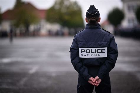 Un décret va autoriser les policiers et les gendarmes à porter leur arme dans les lieux publics