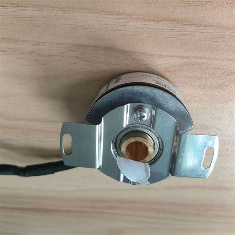 adk servo motor encoder incremental absolute output 2500ppr abz uvw match drive servo motor