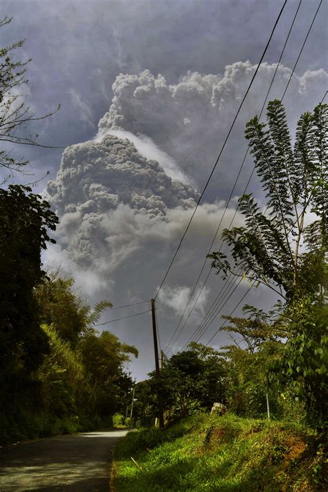 Explosive Eruption Rocks Volcano On Caribbeans St Vincent Ap News