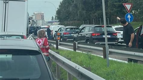 Incidente stradale lungo la tangenziale viabilità paralizzata
