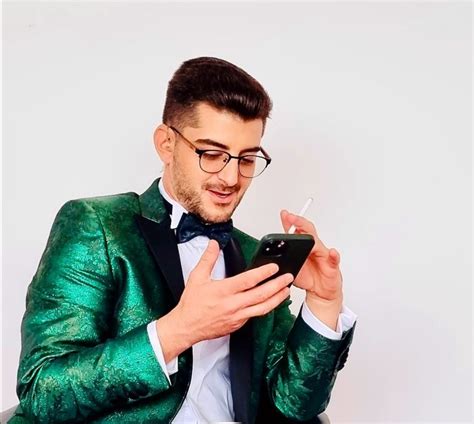 Сашко Кадиев лъсна гол и с косми под мишниците в порно сайт СНИМКА Информационна агенция ПИК