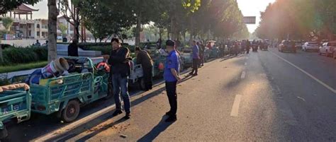 整治“马路市场” 消除交通安全隐患执法中队