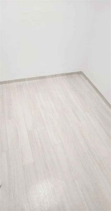 아침에 약속했던 시간에 오셔서 정말 꼼꼼하게 청소해주셨어요 특히 베란다 창틀 먼지랑 지저분한게 굳어있었는데 말끔하게 제거해