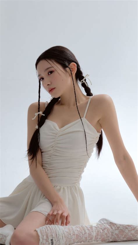 러스스튜디오 프로필사진 배우프로필 스튜디오촬영 뷰티 광고 화보 모델 다원 씨와 헤어메이크업 아티스트 서명경 님과 작업한 뷰티 화보 촬영입니다 🖤🩵 표현은 여러분이